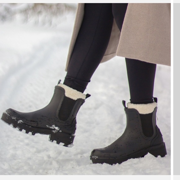 Cougar | Shoes | Cougar Ignite Shearling Chelsea Rain Boots Sz 7 | Poshmark